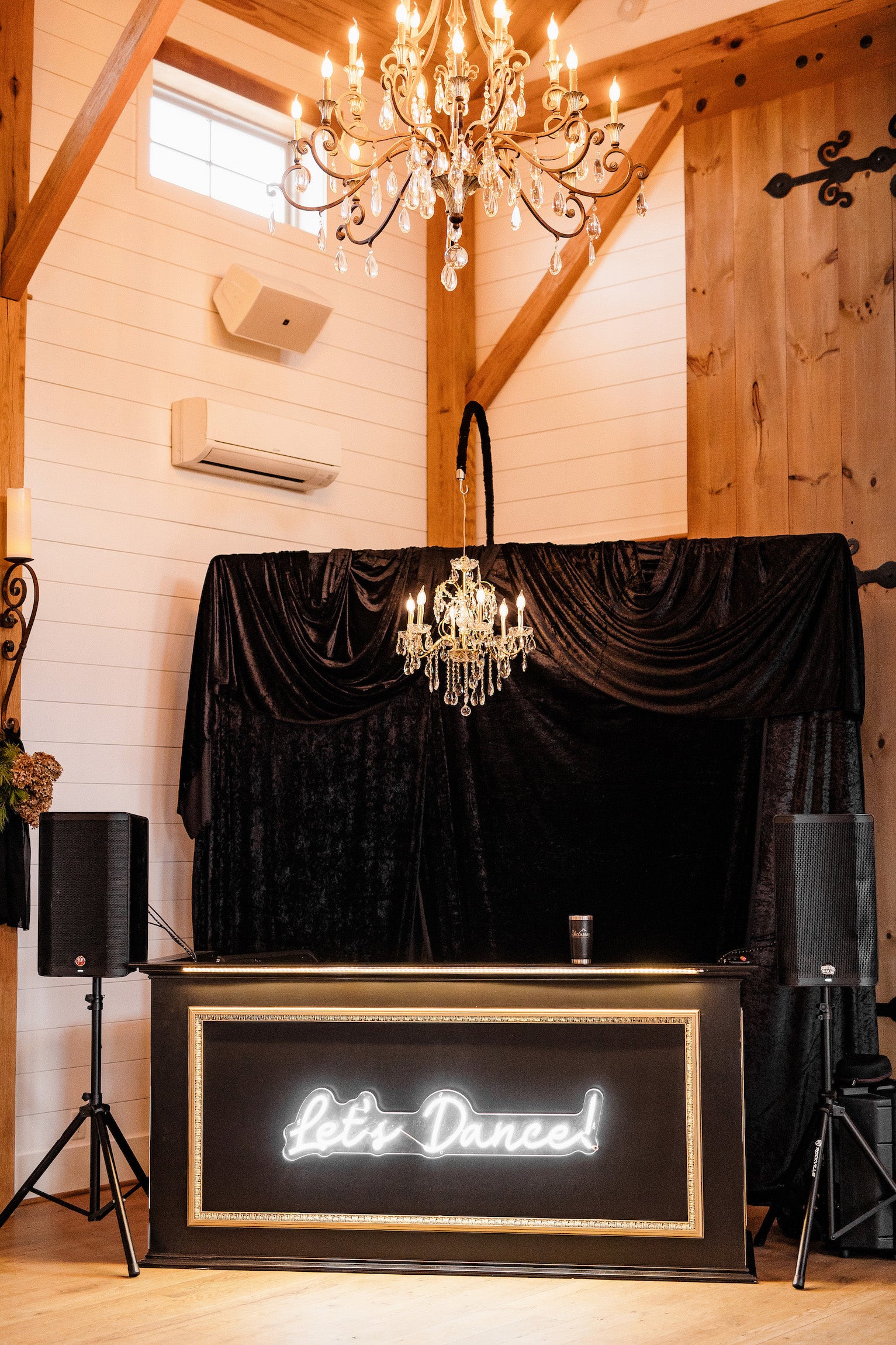Elegant Black DJ Booth – The Seclusion Rentals